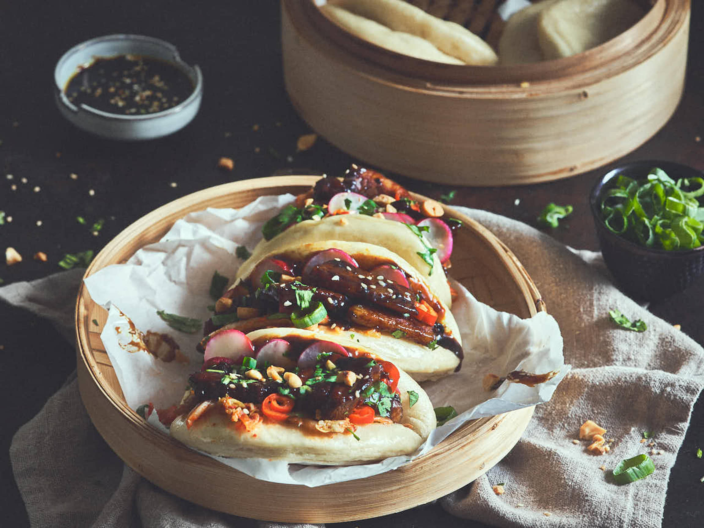 Gua Bao Burger mit geschmortem Schweinebauch | BURNHARD